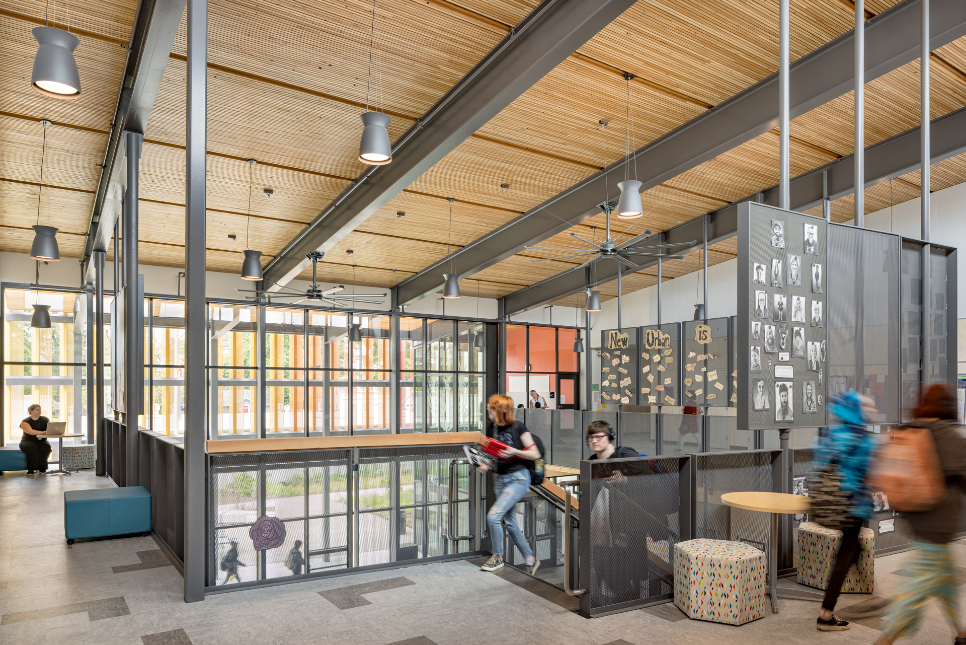 Neues High School Design